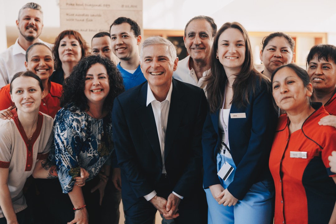 [Overview] Chris Nassetta with Hilton Team Members